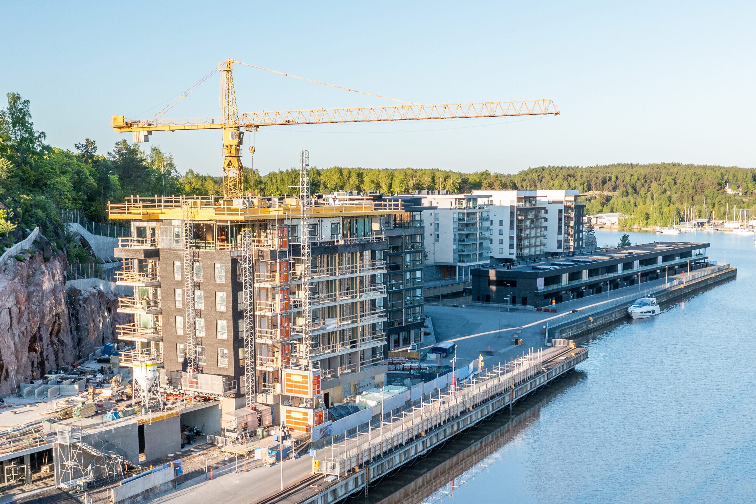 Rakennustieto – Continuous Services - Forward Forever